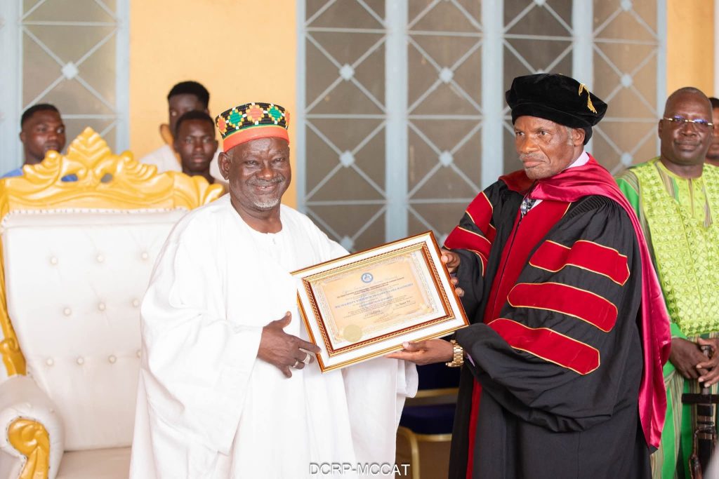 Distinction: le Moogho Naaba Baongo élevé au rang de Docteur Honoris ...